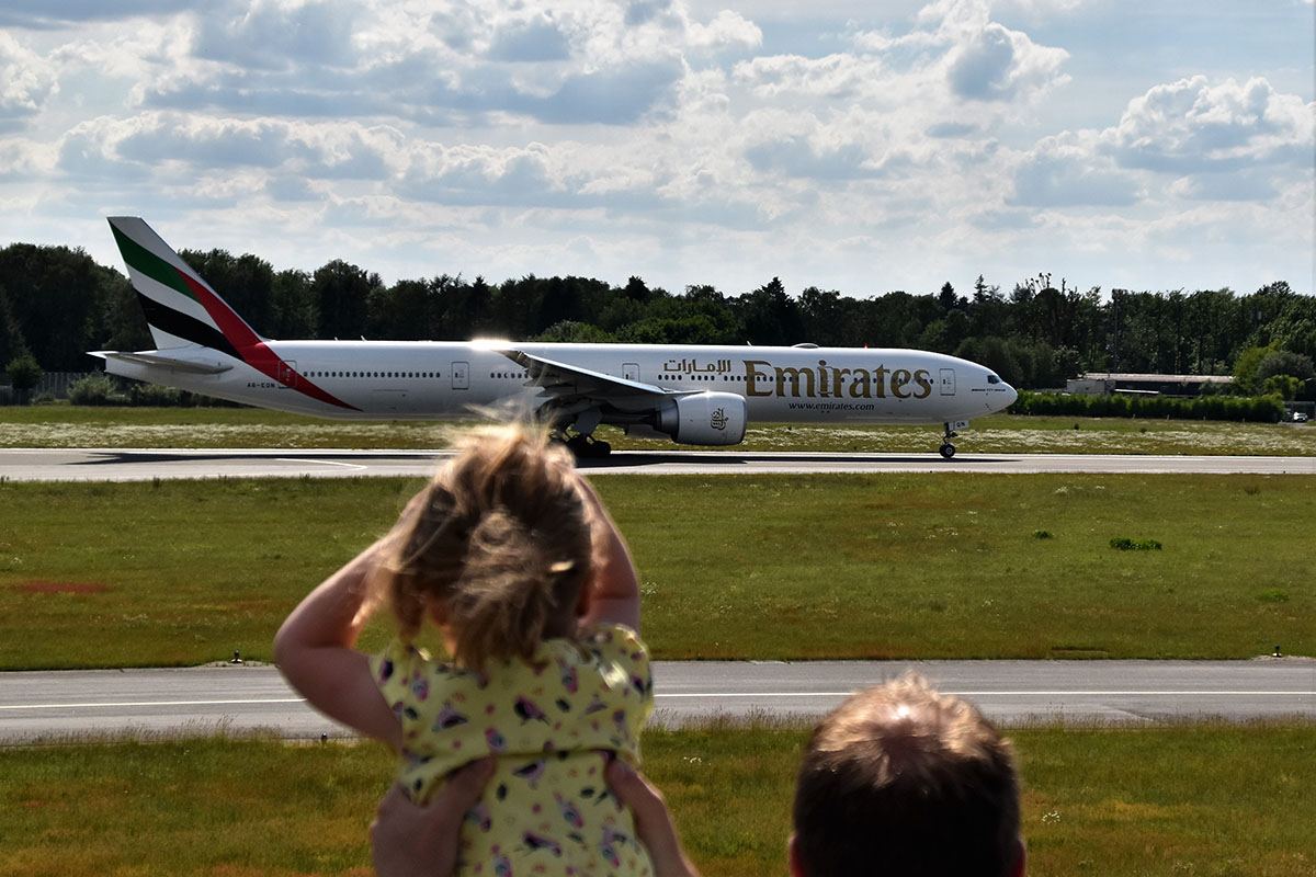 15 Tips For Flying With A 2-Year-Old: [Pre-Flight Checklist]